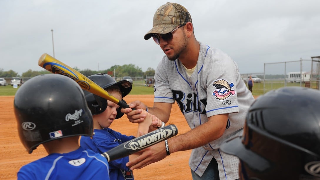 Misconception - Line Up the Knuckles when Gripping a Bat – MaxBP